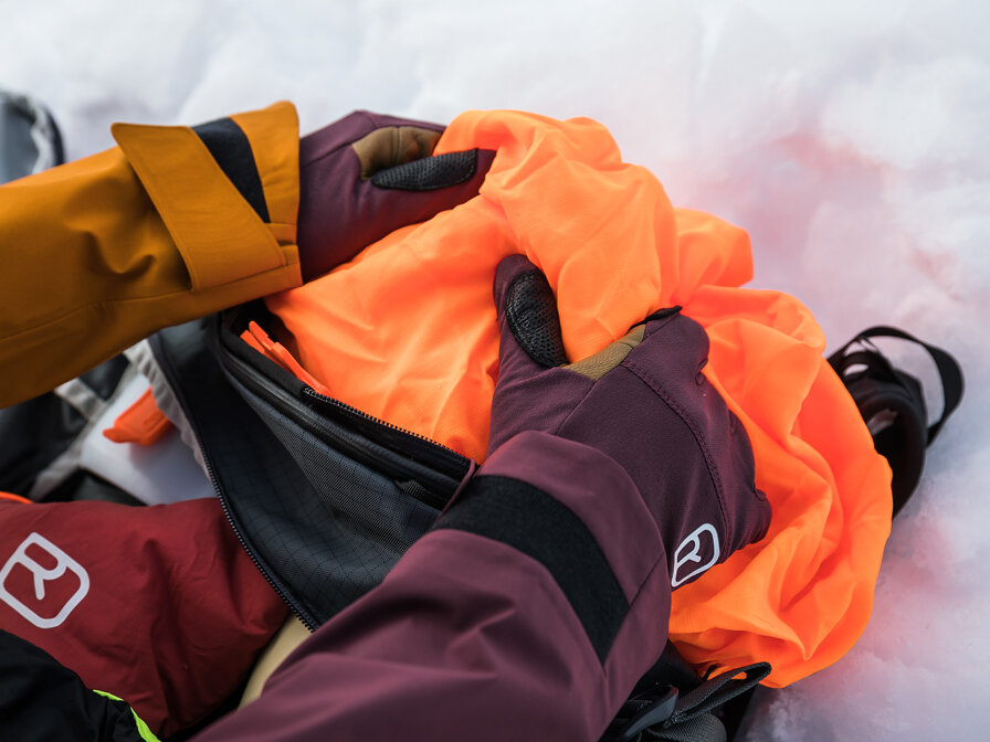 AVABAG LiTRIC – the electronic avalanche backpack | ORTOVOX